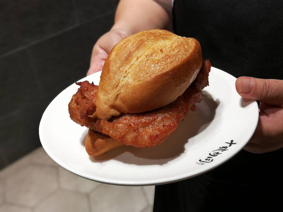 Porco Macau Pork Chop Bun @ Lot 10 Hutong : A taste of Macau ...