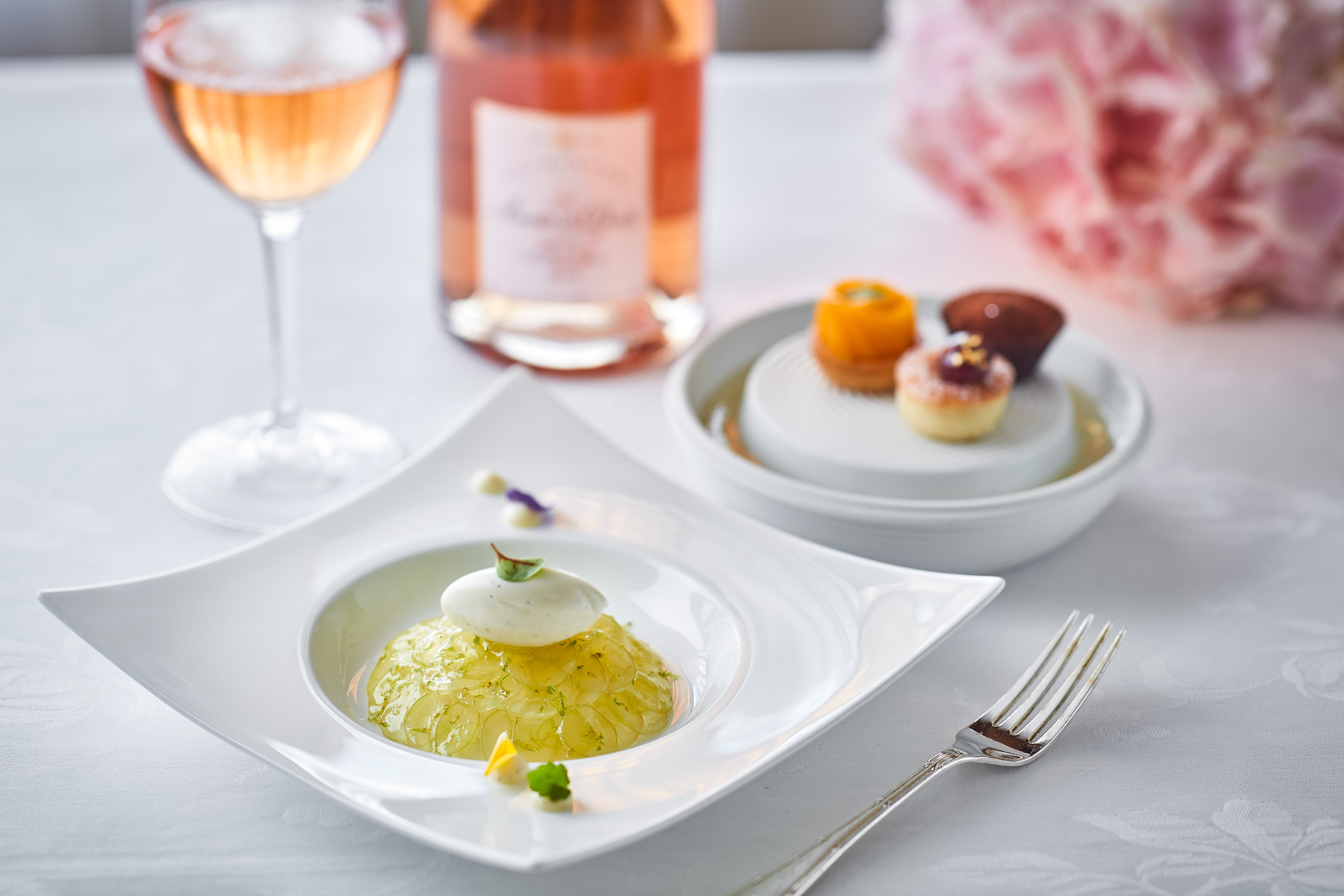 30th Anniversary Of The Peninsula Hong Kong And Deutz Champagne ...